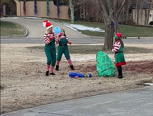 Santa and Elf Visits in Oklahoma – Smiles For All Occasions